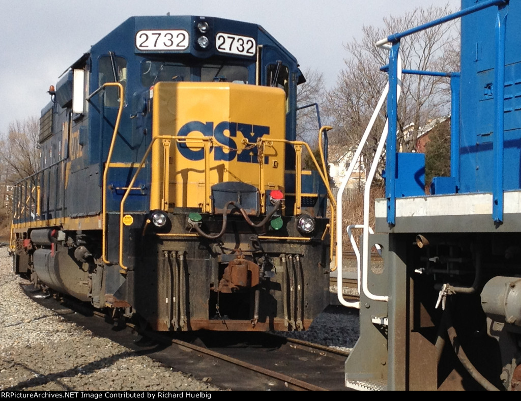 CSX 2732 And CEFX 2010 In Ridgefield Park, NJ